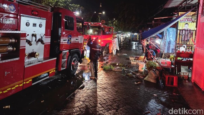 Deretan Fakta Banjir Surabaya Bikin Warga Kangen Kepemimpinan Risma