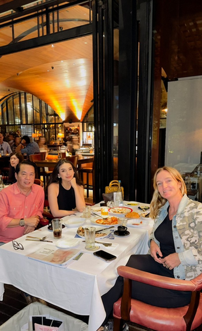 Momen Manis Manohara saat Makan Bareng Kekasih dan Keluarga