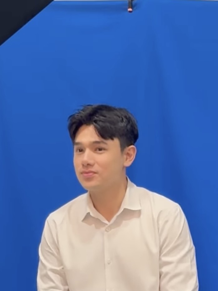 Cie... Ranty Maria dan Rayn Wijaya Foto Background Biru Jelang Nikah