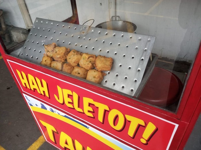 Nampol Banget! 10 Tahu Pedas Nikmat yang Padat Isian