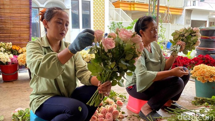 Pasokan Mawar di Kota Batu Merosot Tajam hingga 80 Persen