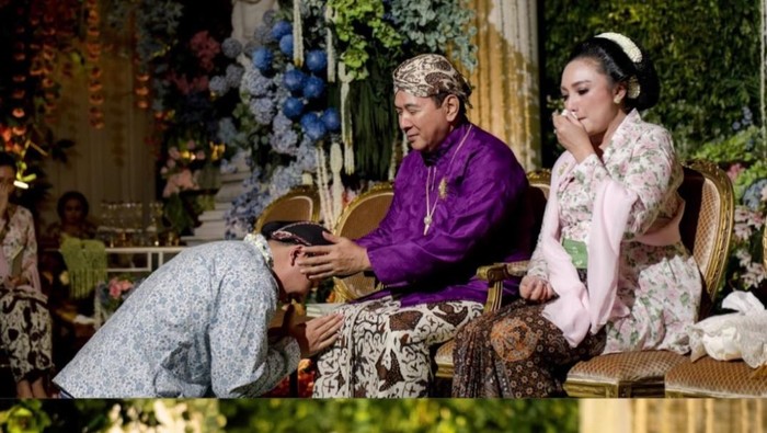 Momen Siraman-Sungkeman Darma Mangkuluhur Jelang Nikahi Patricia Schuldtz