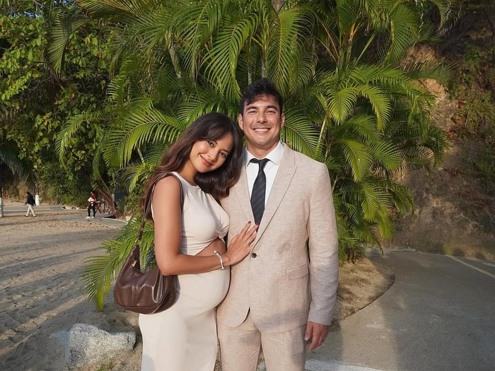 Aurelie Moeremans, Bumil dengan Pesona Senyuman Manis