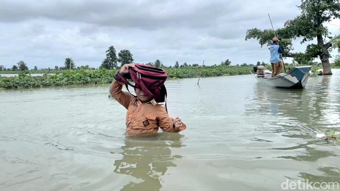 Banjir Luapan Bengawan Jero Lamongan Belum Surut