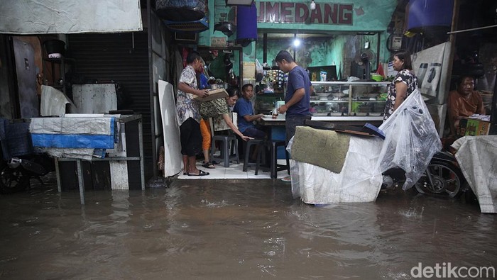 Banjir Rendam Mangga Dua, Jalan Gunung Sahari Ditutup