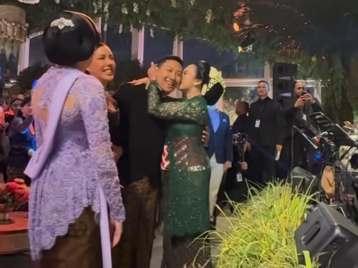 Kisah Manis Darma Mangkuluhur Undang Brian McKnight di Resepsi demi ...