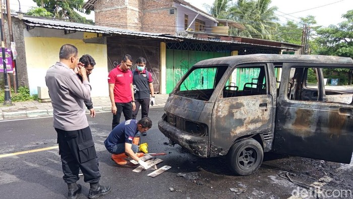 Sopir Carry Angkut BBM Terbakar Dekat SPBU Borobudur Magelang Menghilang
