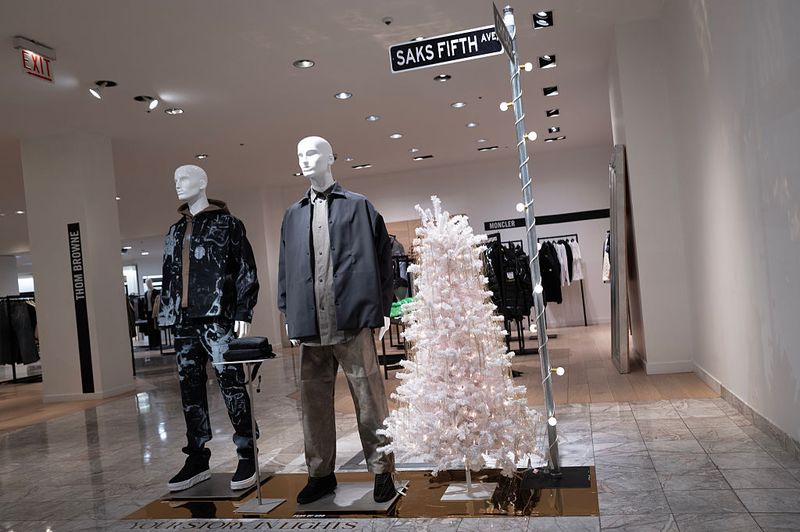 Department Store Mewah Saks Fifth Berada di Ambang Kebangkrutan