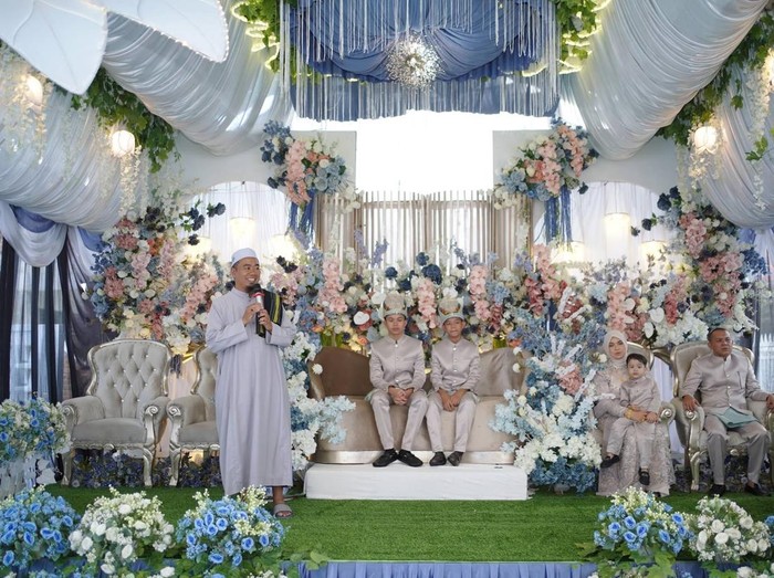 Sunatan Rasa Resepsi Nikah! Bocah Ini Viral Tampil Pakai Deretan Cincin ...