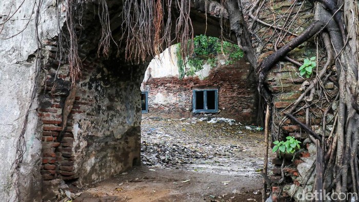 Gudang Timur Kasteel Batavia, Warisan VOC yang Terlupakan