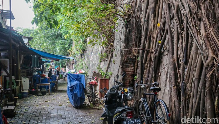 Gudang Timur Kasteel Batavia, Warisan VOC yang Terlupakan