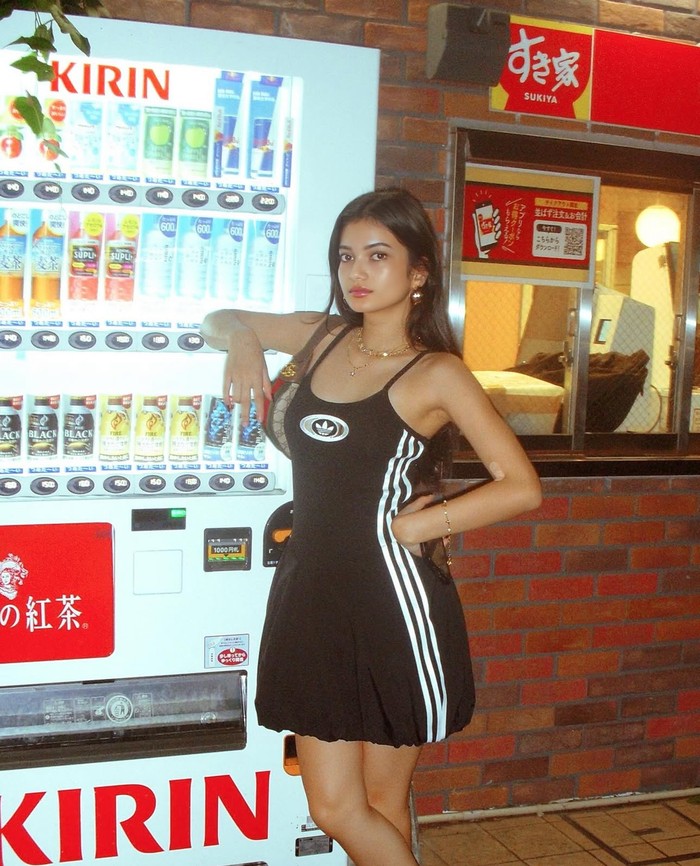 Manisnya Gaya Ratu Sofya saat Cicip Cromboloni hingga Tiramisu