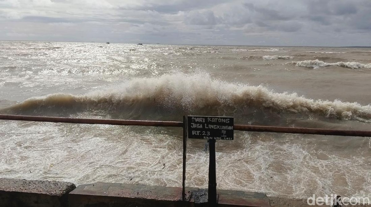 Waspada Banjir Rob dan Dampak Siklon Tropis di NTT hingga 20 Januari