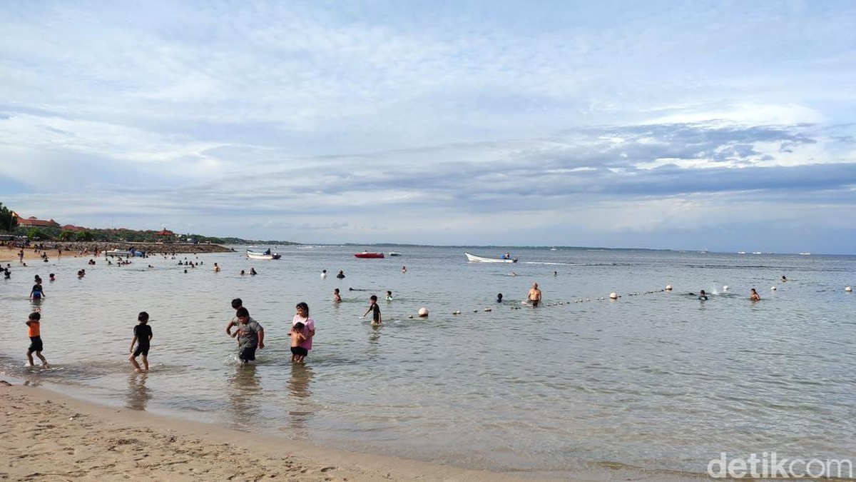 Pantai Segara Samuh dengan Pasir Putih yang Menawan