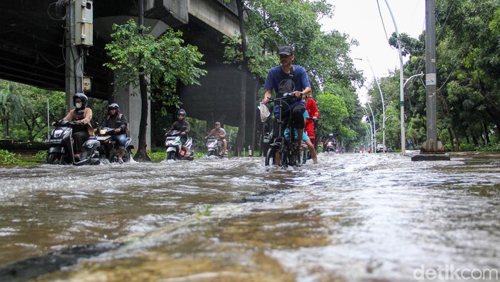 Potret Jalan-Gempol Malang Jakpus Tergenang Usai Hujan Semalaman