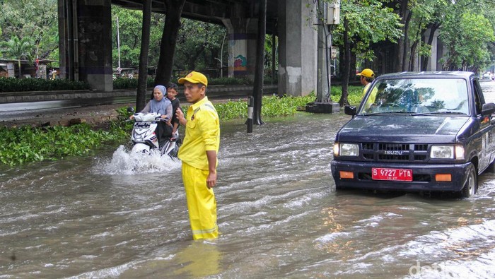 Potret Jalan-Gempol Malang Jakpus Tergenang Usai Hujan Semalaman