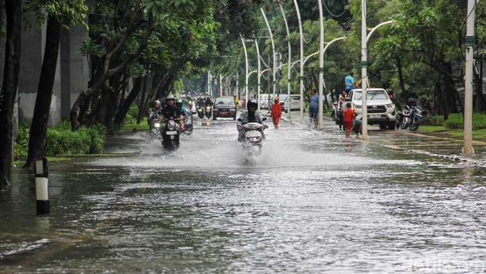 Potret Jalan-Gempol Malang Jakpus Tergenang Usai Hujan Semalaman