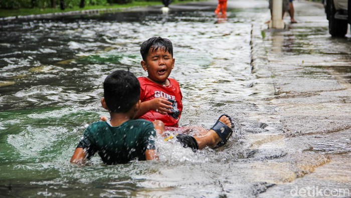 Potret Jalan-Gempol Malang Jakpus Tergenang Usai Hujan Semalaman