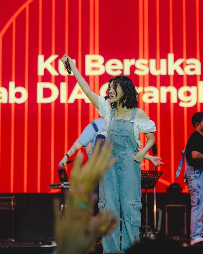 Gaya Elsa Japasal di Panggung, Santai tapi Penuh Aura