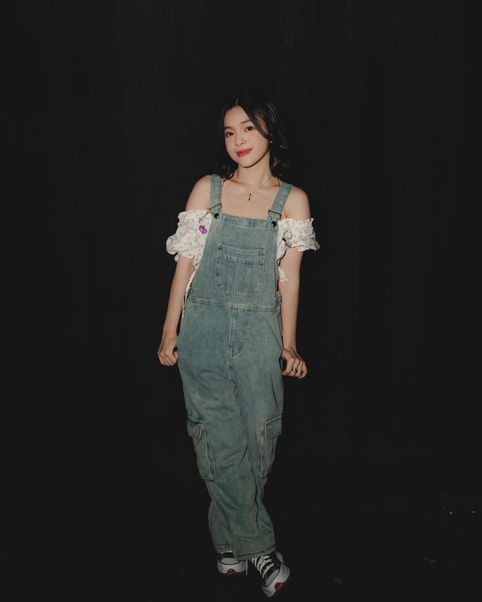 Gaya Elsa Japasal di Panggung, Santai tapi Penuh Aura