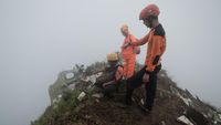 Kabar Terkini Terkait Evakuasi ATR 42-500 di Tebing Gunung