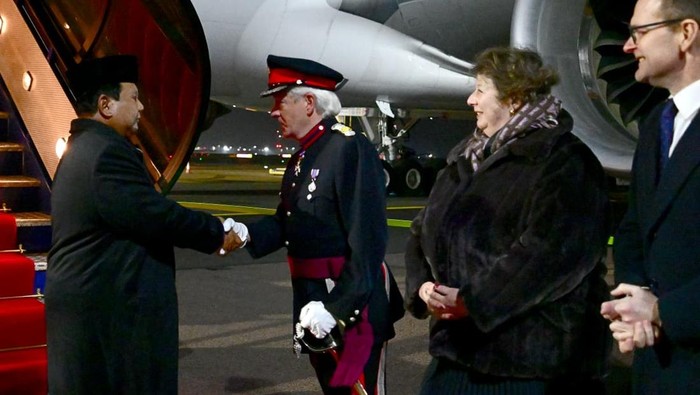 Prabowo Tiba di London, Bakal Bertemu PM Keir Starmer-Raja Charles III