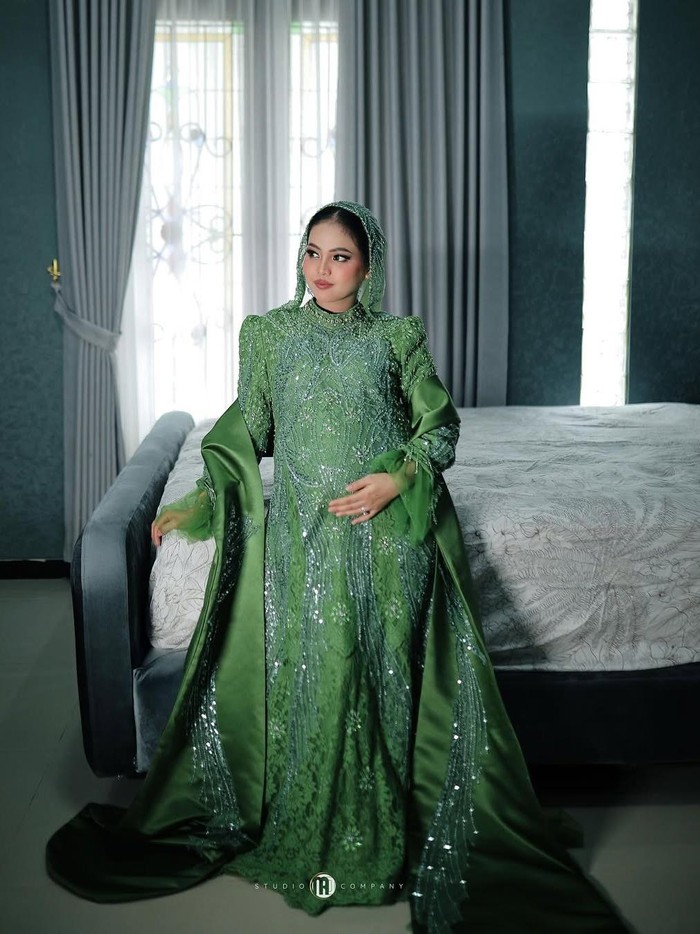 Momen Meriah Putri Isnari Gelar 7 Bulanan dan Gender Reveal