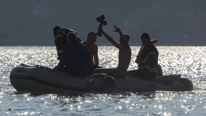 Lomba Renang Epifani Jadi Simbol Iman Ortodoks Serbia Kosovo