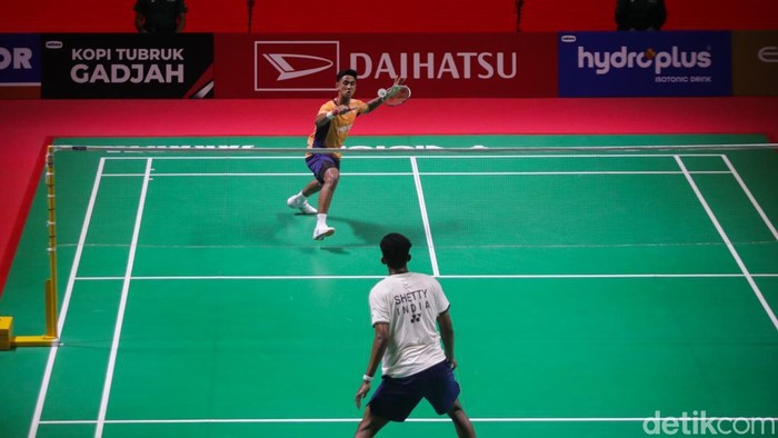 Alwi Farhan Tampil Perkasa, Melaju ke 16 Besar Indonesia Masters 2026