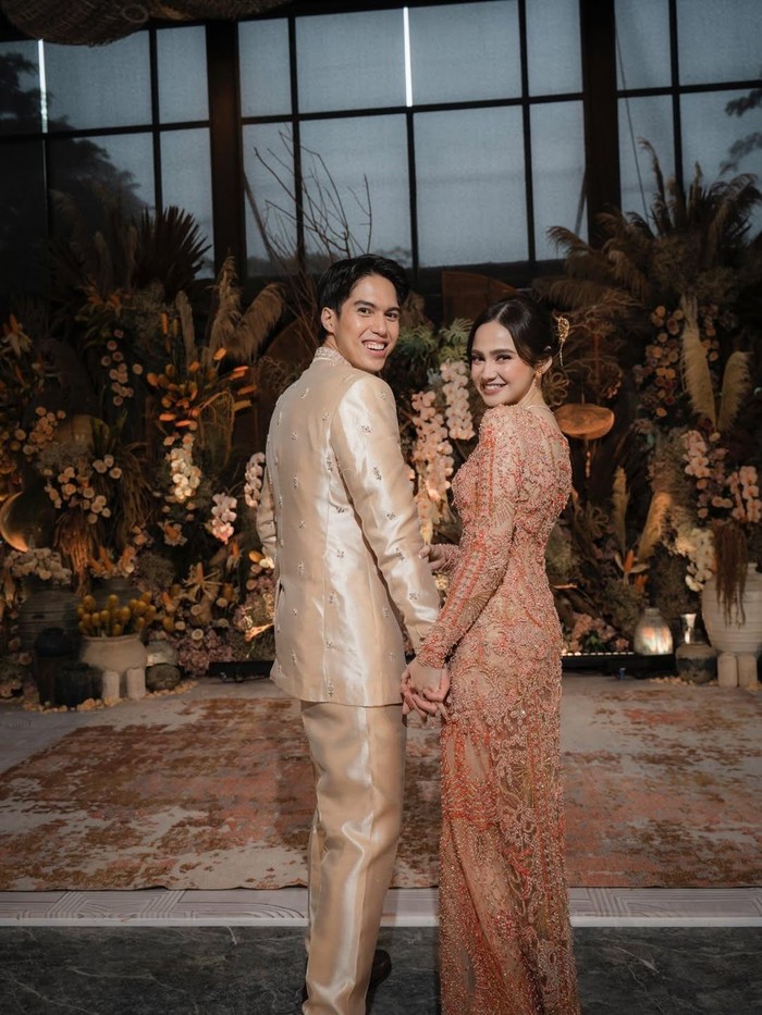 Dhani, Maia, Mulan dan Irwan Mussry Duduk Bersanding di Lamaran El Rumi ...