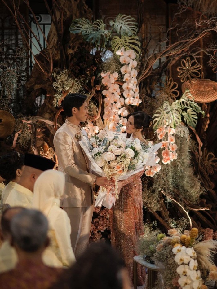 Foto-foto Lamaran El Rumi dan Syifa Hadju