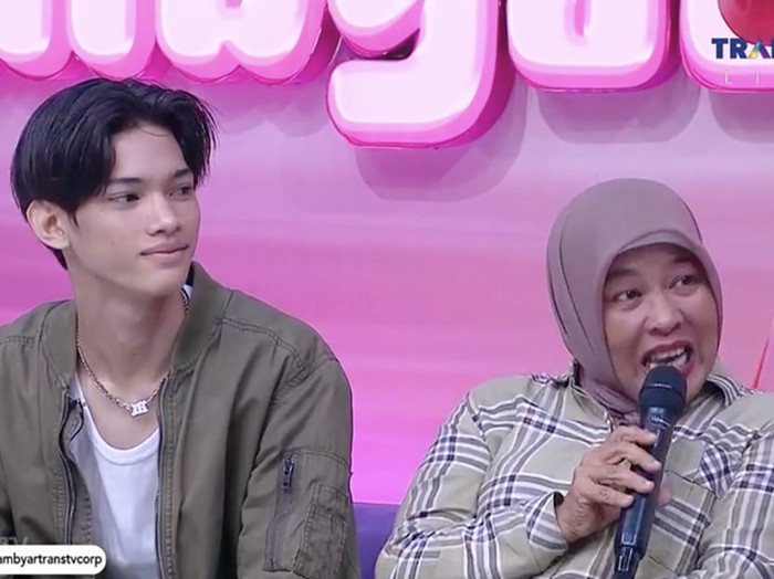 Mike Octavian Ngumpet dari Ortu Jadi Manusia Silver, Kini Jalan di Catwalk