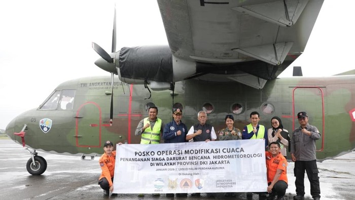 Penampakan Operasi Modifikasi Cuaca BPBD Jakarta untuk Cegah Banjir