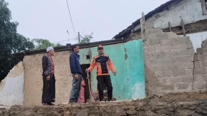 Rumah Warga di Rumpin Bogor Ambruk Diterjang Angin Kencang, Korban Ngungsi