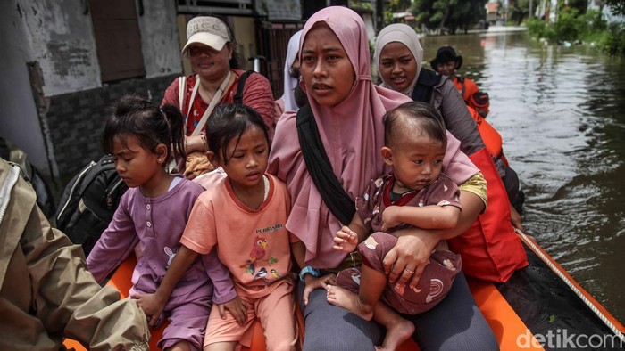 Evakuasi Banjir Tambun Utara, Petugas Sisir Permukiman Green Permata ...