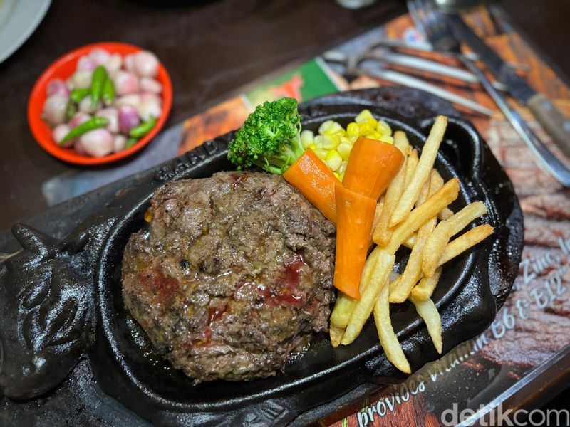 Langganan Old Money! Steakhouse Tertua di Jakarta Masih Eksis Sejak 1971