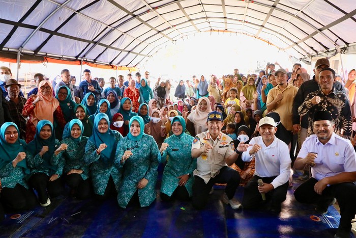 Ketum TP PKK Beri Bantuan Buat Warga Terdampak Bencana di Aceh Tamiang