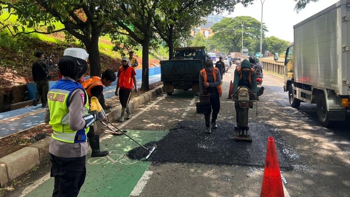 Jalan Juanda Depok Rusak Picu Kecelakaan Diperbaiki, Termasuk 4 Jalan Lain