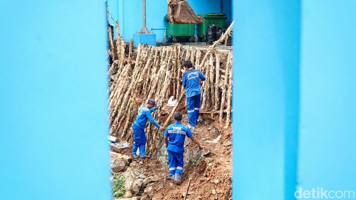 Turap Kali Longsor di Jaksel, Sudin SDA Lakukan Penanganan Darurat