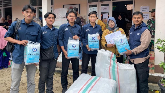 Bantu Penyintas Longsor Cisarua, BRI Salurkan Survival Kit-Gelar Trauma ...