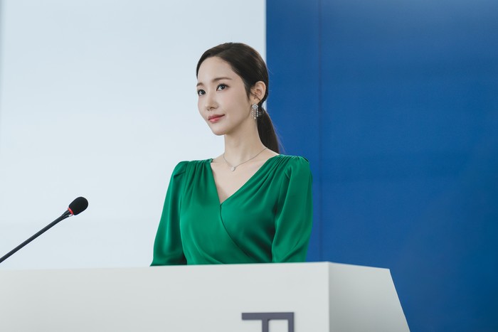 Wajah Serius Wi Ha Jun dan Park Min Young di Siren's Kiss