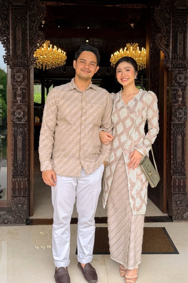 Gaya Febby Rastanty di Lamaran Adik, Cantik nan Flawless dengan Kebaya