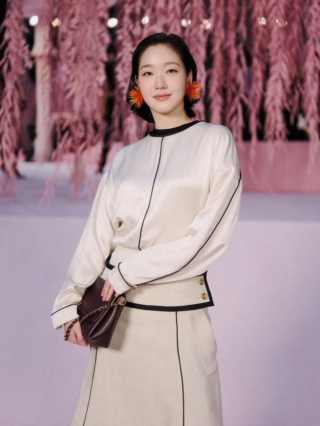 7 Pesona Kim Go Eun di Show Chanel, Cantik Natural dengan Makeup 'Clean ...