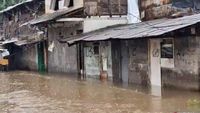 Banjir Rendam Ratusan Rumah di Kampung Sawah Imbas Luapan Kali Cakung