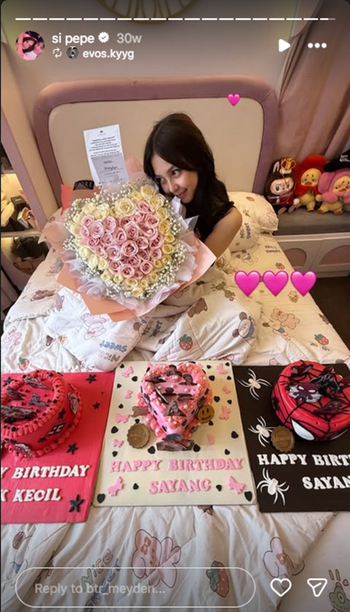 Gemas! Potret Cantik Meyden saat Ngemil Roti hingga Pasta