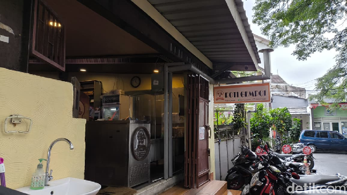 Legenda Kuliner Bandung: Roti Gempol yang Bertahan Melintasi Zaman