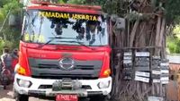 Kronologi Mobil Damkar Tertimpa Beton Kantor Dinas LH di Jaktim
