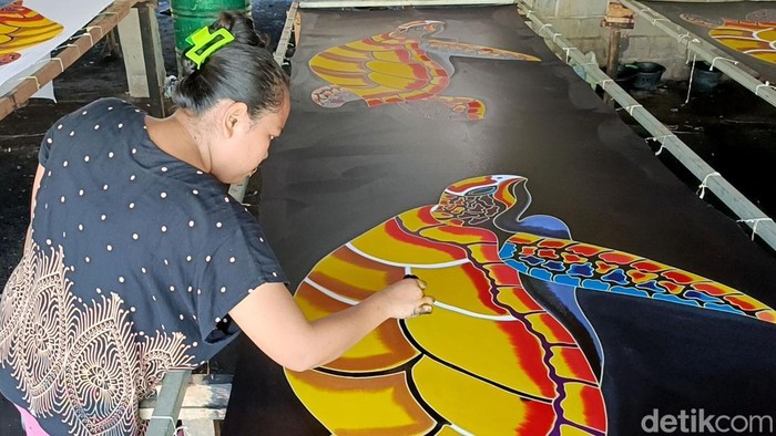 Kain Pantai Batik Painting Asal Probolinggo Tembus Pasar Mancanegara