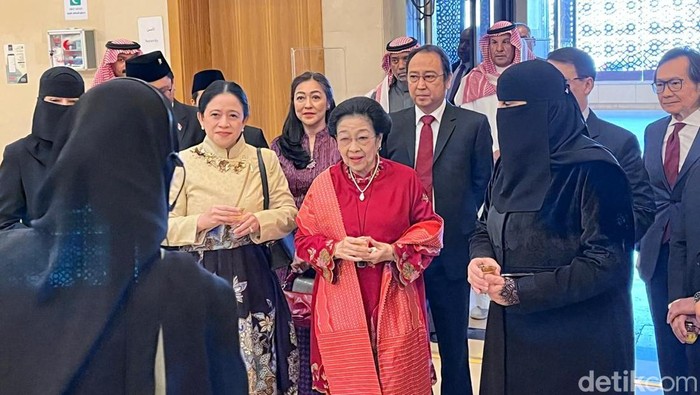 Didampingi Prananda-Puan, Megawati Bincang Bareng Mahasiswi WNI di PNU ...