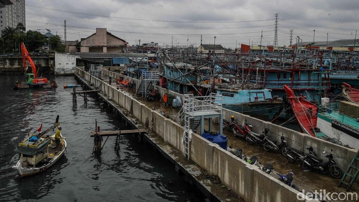 Kapal Nelayan Mangkrak Penuhi Dermaga Muara Angke